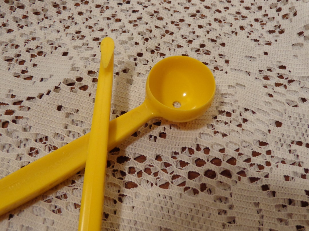 Tupperware Melon Baller and Citrus Tool - Yellow Tupperware Gadgets ...