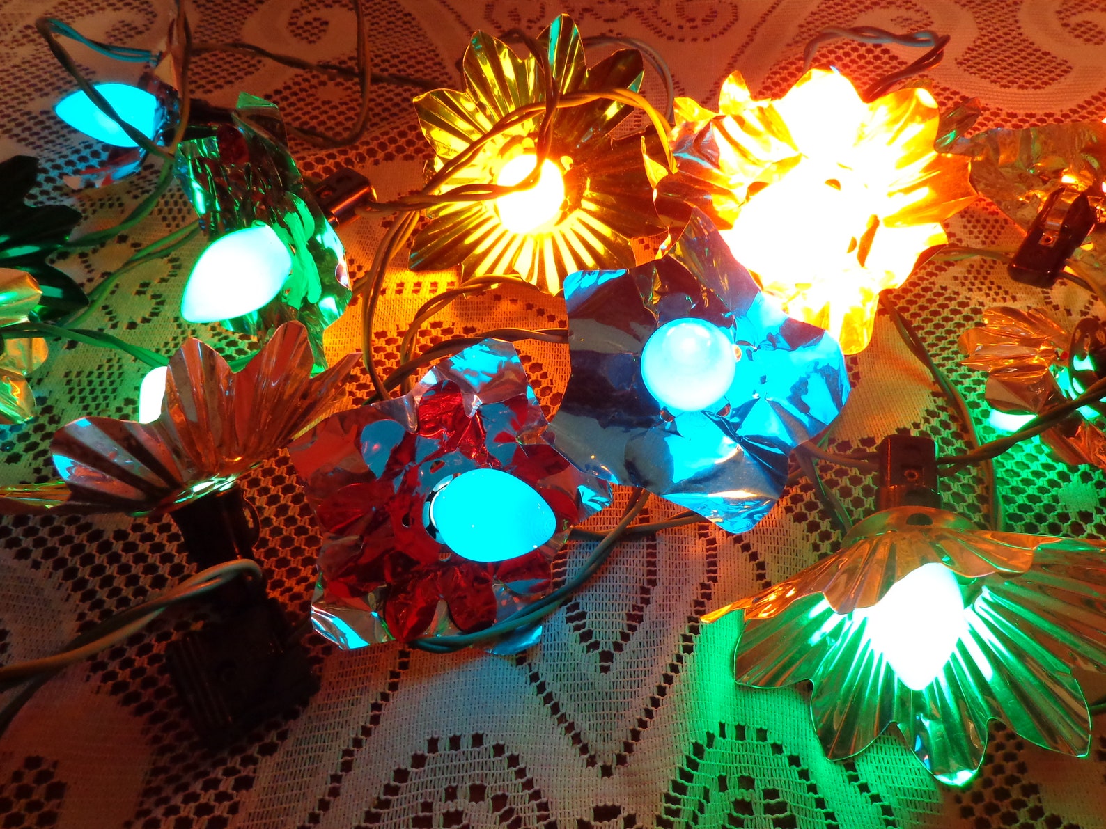 Christmas Lights - Paramount Fifteen Light Strand With Bulbs and Foil ...