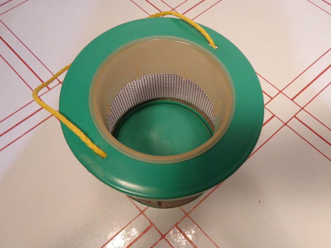 Cricket Bait Cage - Wire Mesh and Plastic Live Bait Container - 14-0568 ...