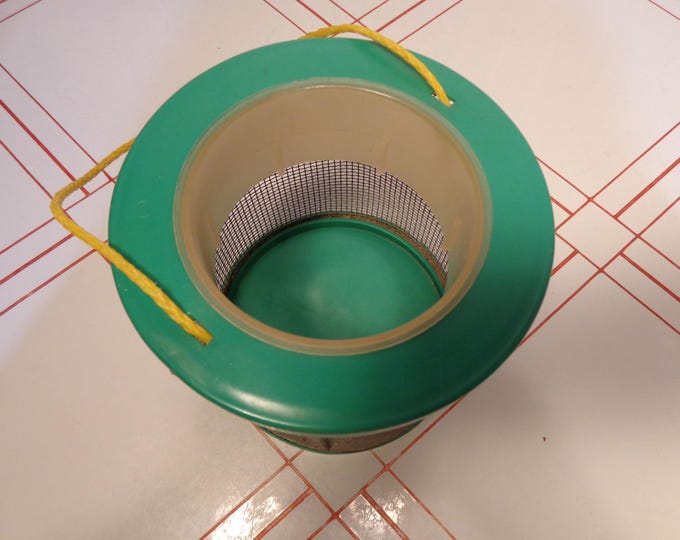 Cricket Bait Cage - Wire Mesh and Plastic Live Bait Container - 14-0568 ...