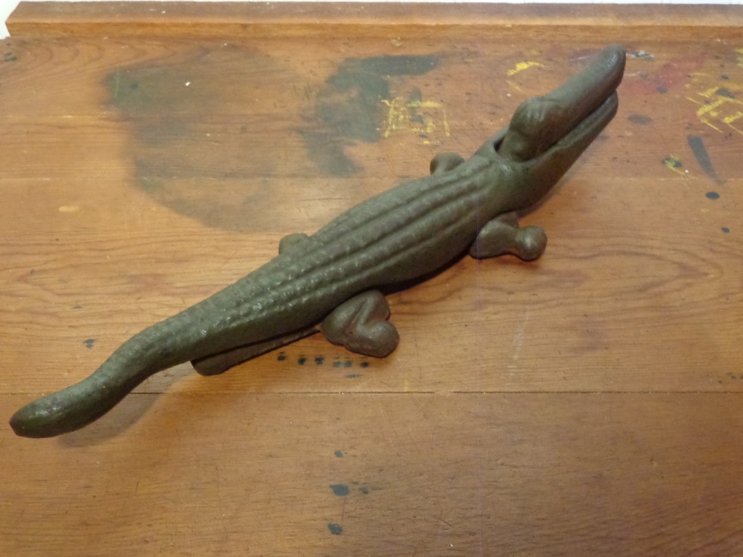 Alligator Nutcracker Cast Iron Alligator or Crocodile Nutcracker 23-072 ...