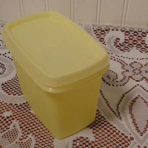 Tupperware Shelf Saver Container in Yellow - Tupperware Container #1243 ...