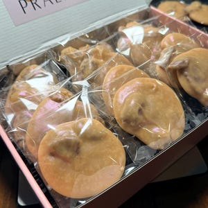 Wedding Cake Pralines | New Orleans Pecan Pralines | Vanilla Almond ...