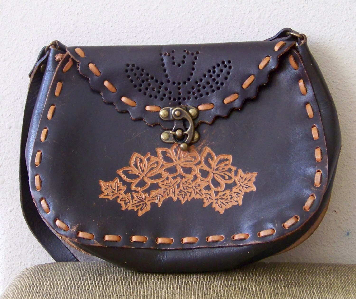 Vintage Black Leather Floral Embossed Clasp Shut Tooled Purse - Etsy