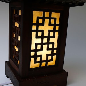 Korean Traditional Hanok Roof Table Lamp – Wooden Lattice Design Mood ...