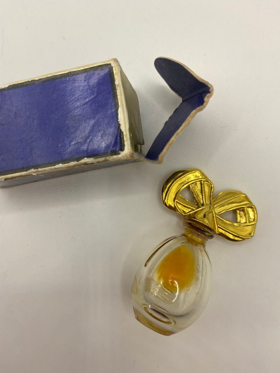 Miniature Elizabeth Taylor Diamonds & Sapphires Perfu… - Gem