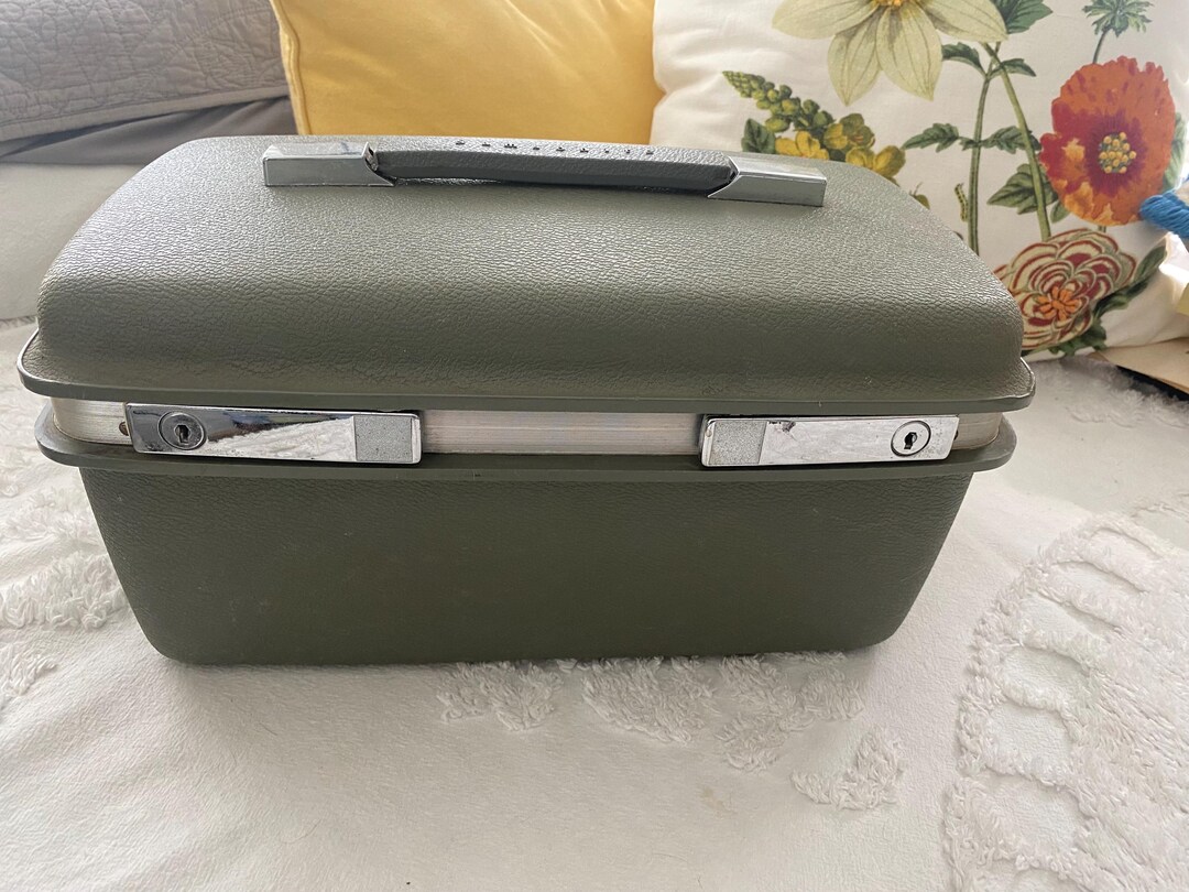 Samsonite Saturn Train Case With Tray Insert, Green, Overnight Luggage ...