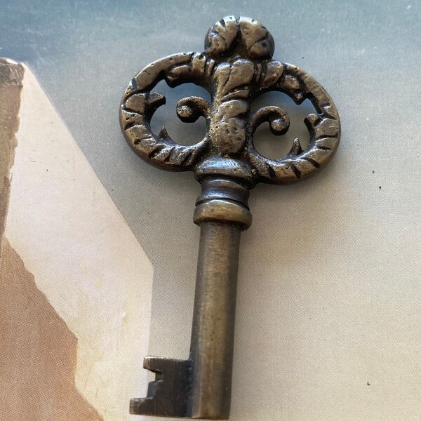 Old Skeleton Keys - Etsy