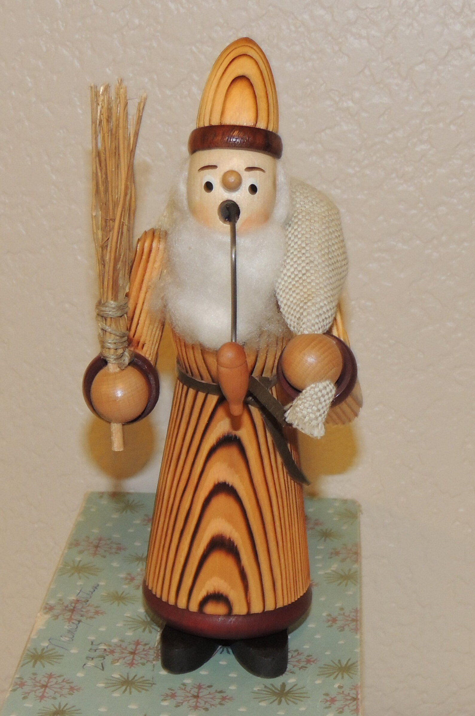 German Christmas Smokers -Räuchermännchen History & Where to Buy One ...