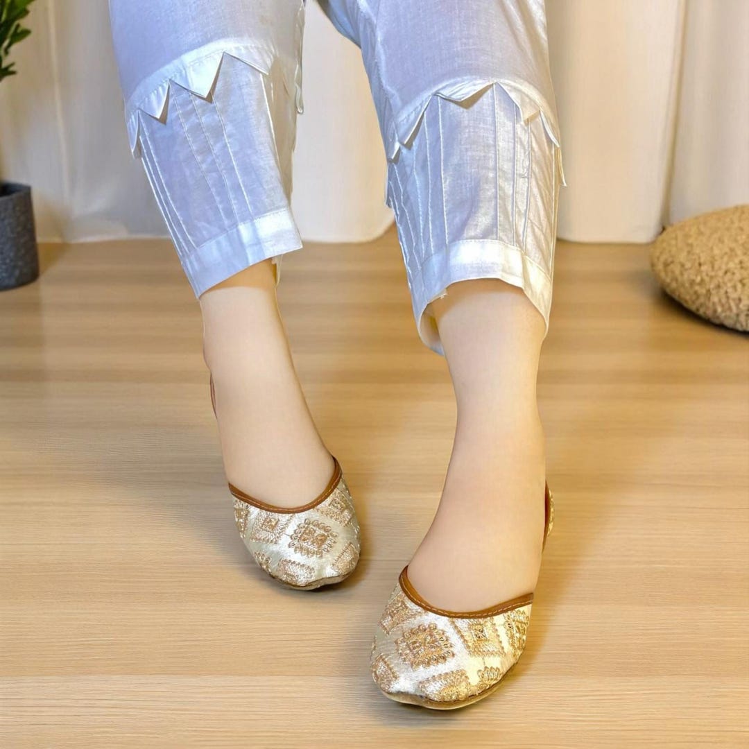 Gold Embroidered Indian Jutti for Women – Handmade Ethnic Slip-on Flats ...