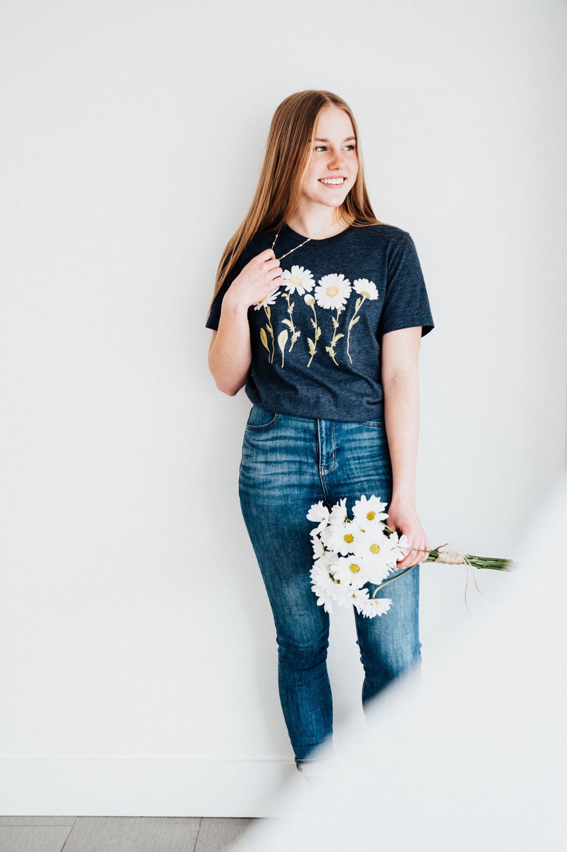 Simple Daisy Graphic Tee Simple Floral Graphic Tee Floral - Etsy