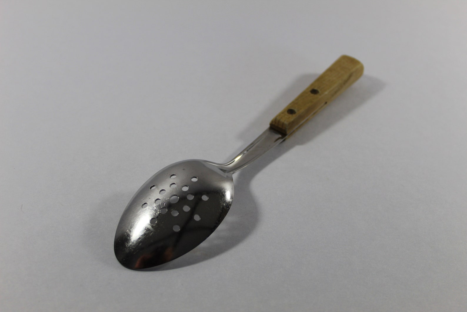 Ekco Slotted Tablespoon Serving Spoon, Wood Handled USA Kitchen Utensil ...