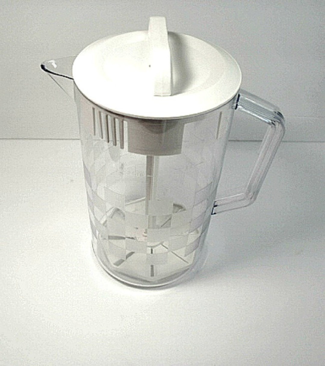Retired Pampered Chef 2270 Quick Stir 2 Quart Pitcher, Checkered ...
