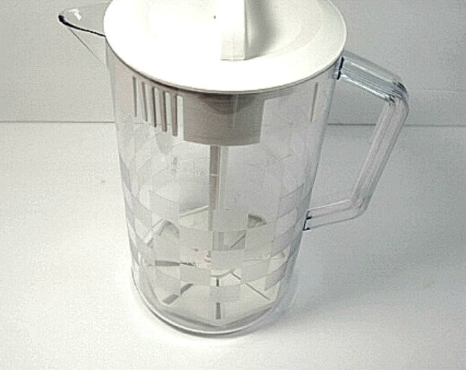 Retired Pampered Chef 2270 Quick Stir 2 Quart Pitcher, Checkered ...