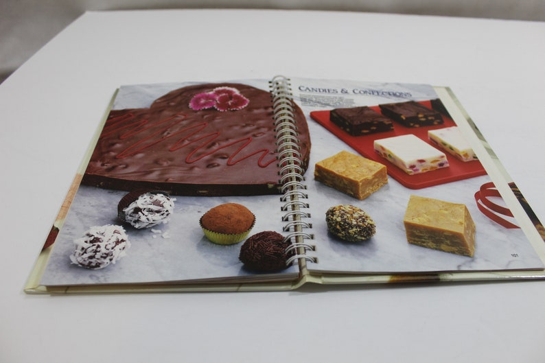1991 Bordens Simply Delicious Desserts With Eagle Brand Sweetened ...
