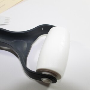 2001 the Pampered Chef Baker's Roller #1485, Made in Switzerland ...