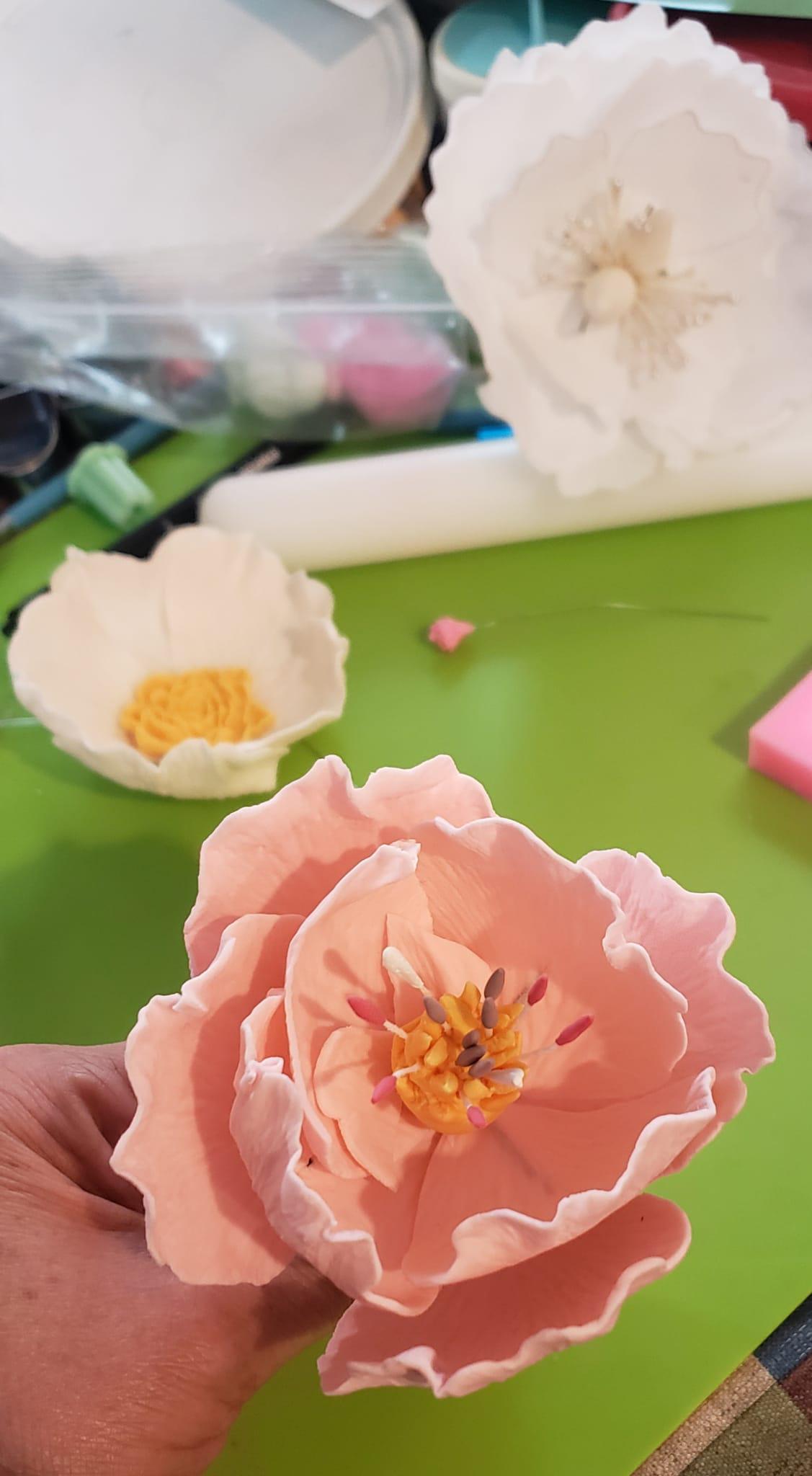 Edible Sugar Flowers for Cake Decorating – Realistic Fondant Roses ...