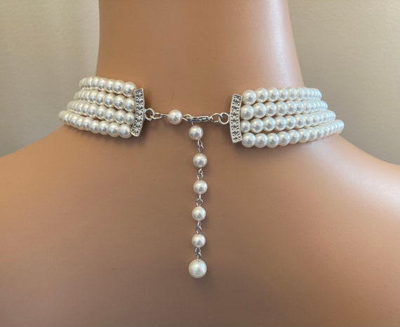 Queen choker store