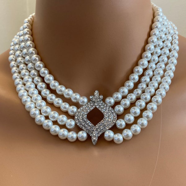 Queen Elizabeth Pearl Glass Necklace - Etsy