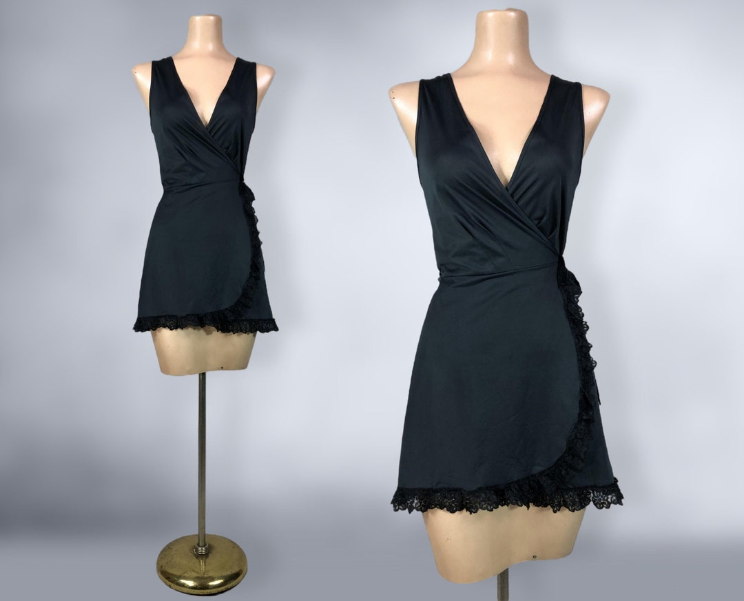 VINTAGE 70s Black Nylon Short Wrap Nightgown Negligee by Aldenaire Size ...