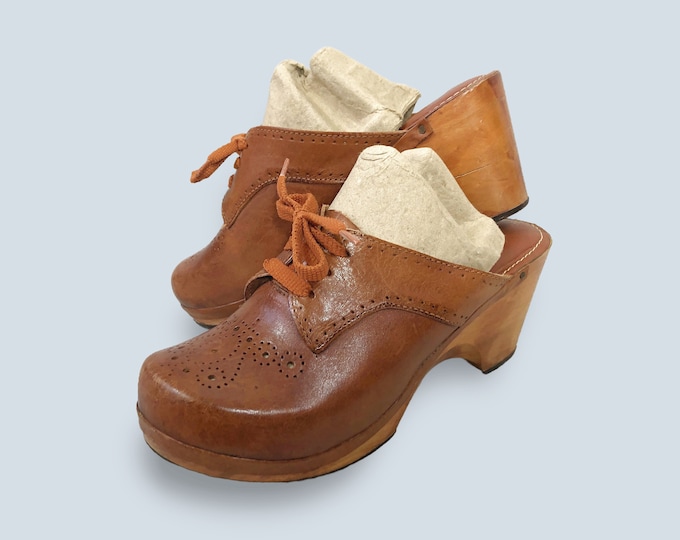 VINTAGE 70s Wood and Leather Platform Clogs Shoes by Wildwoods Size 7B ...