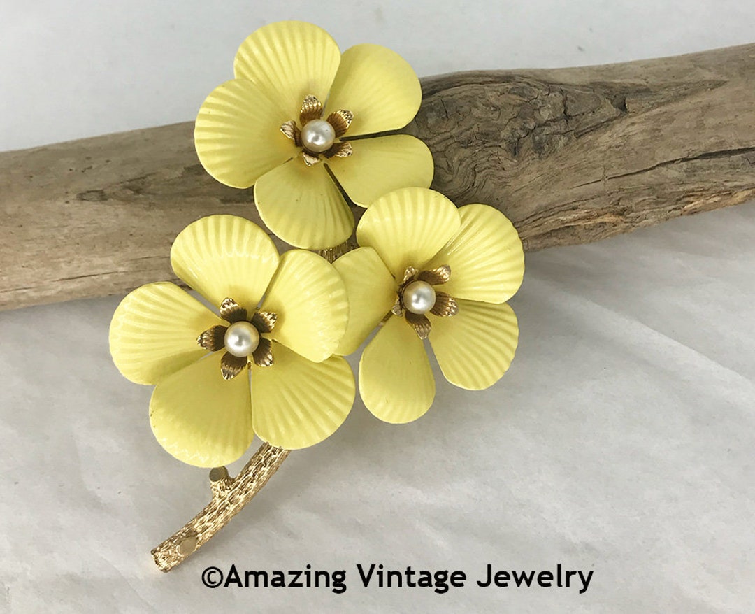 Sarah Coventry PRIMROSE Pin From 1962 * Vintage Sarah Coventry Pin ...