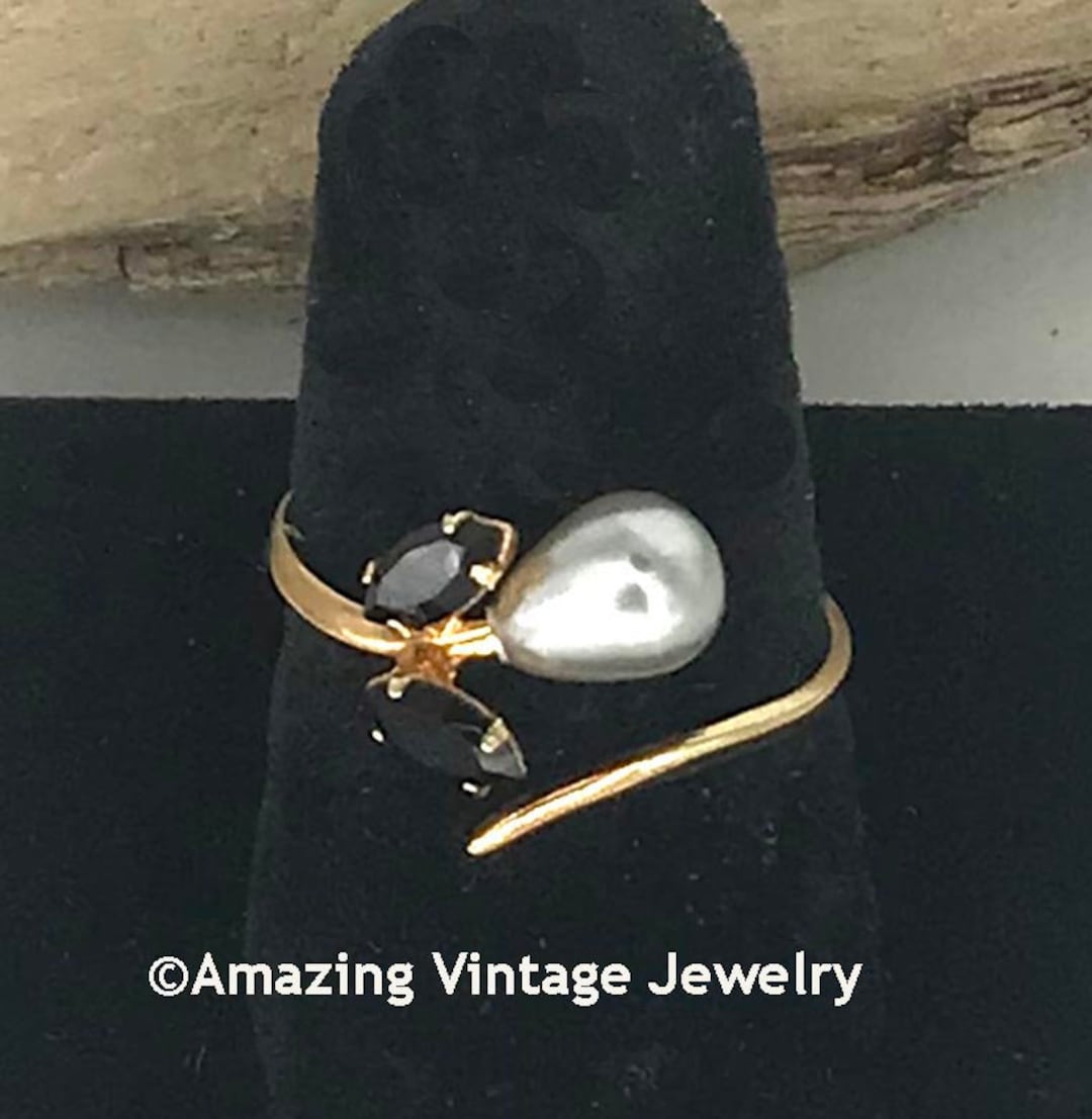 Sarah Coventry SATIN DOVE Ring From 1981 * Vintage Ring * Sarah ...