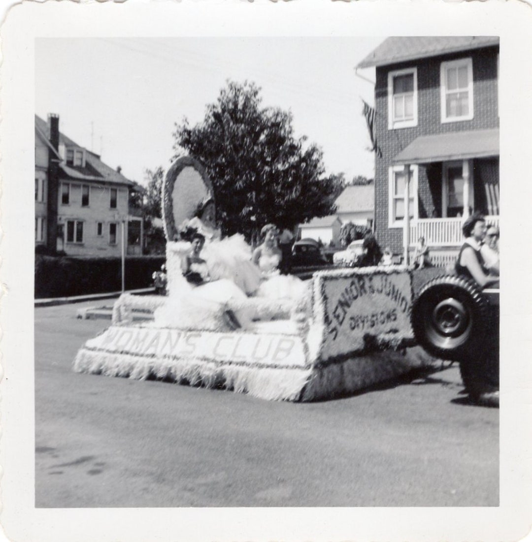Vintage Photo - Parade Float - Womans Club Senior and Junior Divisions ...