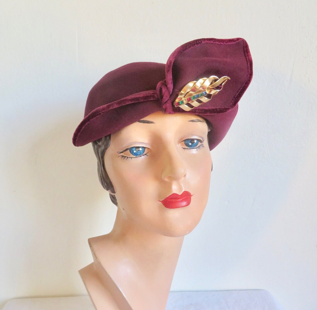 1930's Burgundy Maroon Fur Felt Small Brim Cloche Hat With Gold Brooch ...