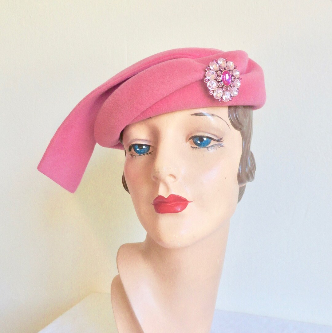 1950's Bubblegum Pink Felt Calot Pillbox Hat With Rhinestone Brooch ...