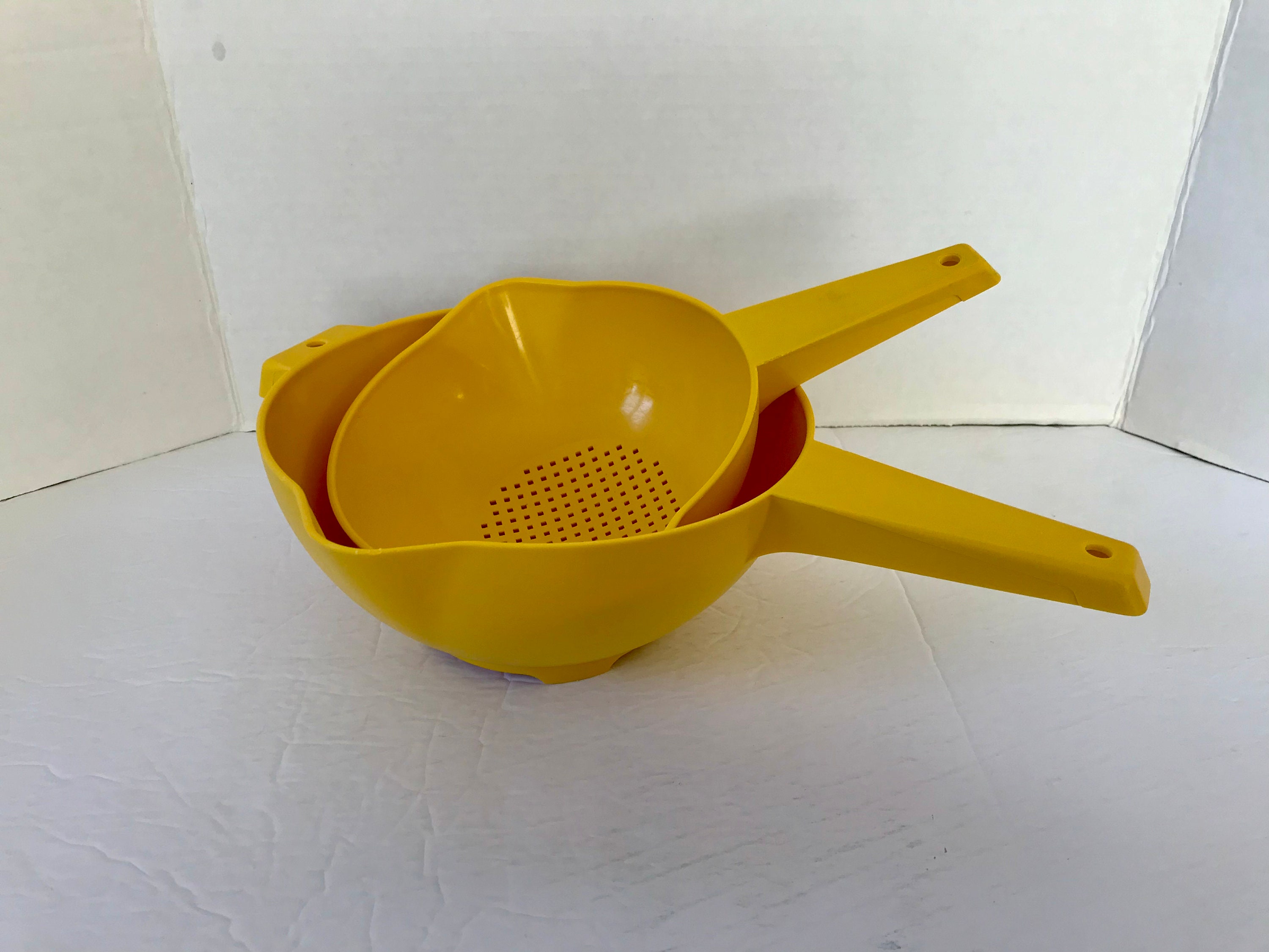 Vintage Pair Tupperware Yellow Colander Strainers #1523 & 1200 - Etsy