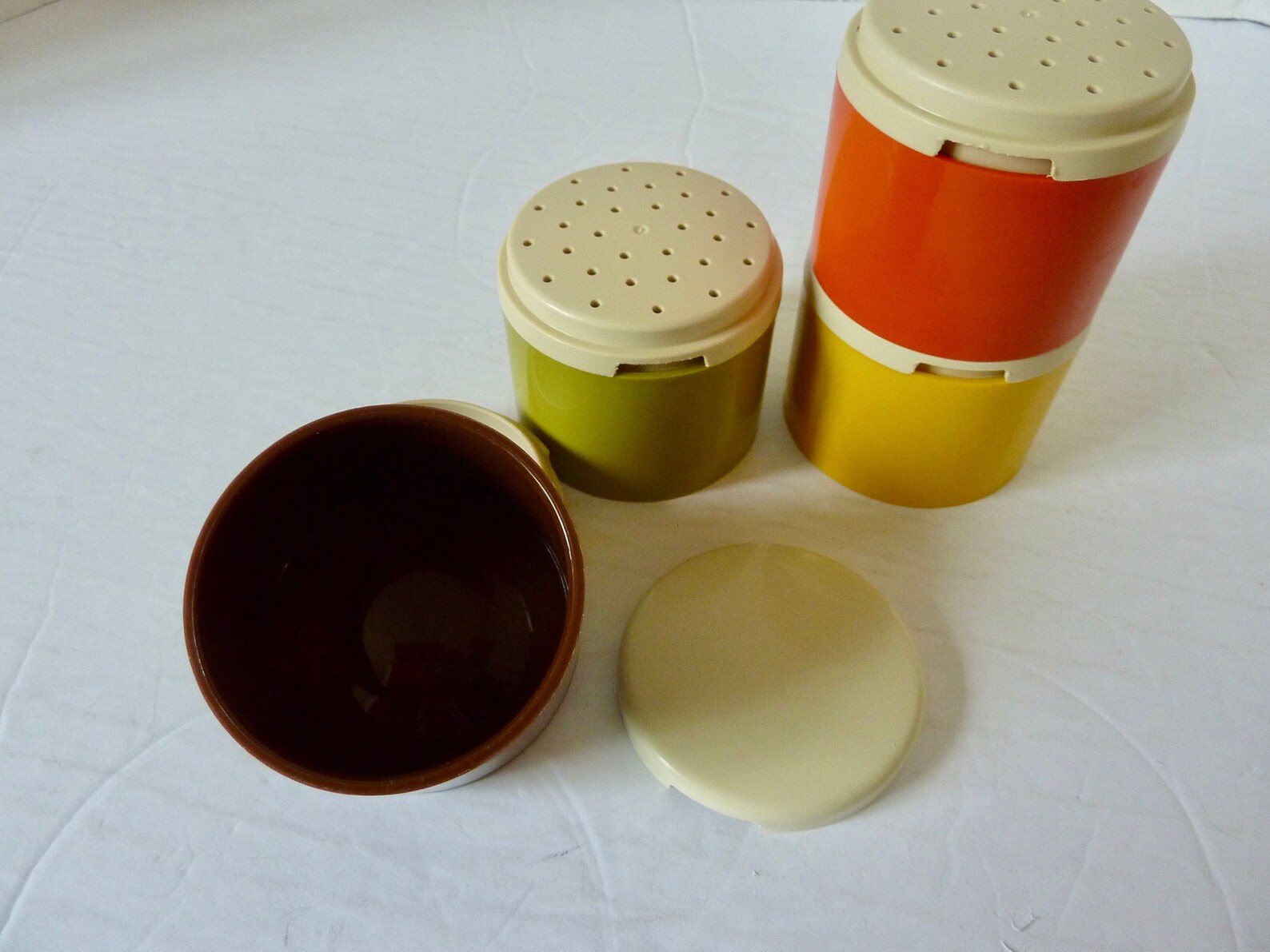 Vintage Retro Tupperware Stackable Spice Shakers #1308 in Harvest ...