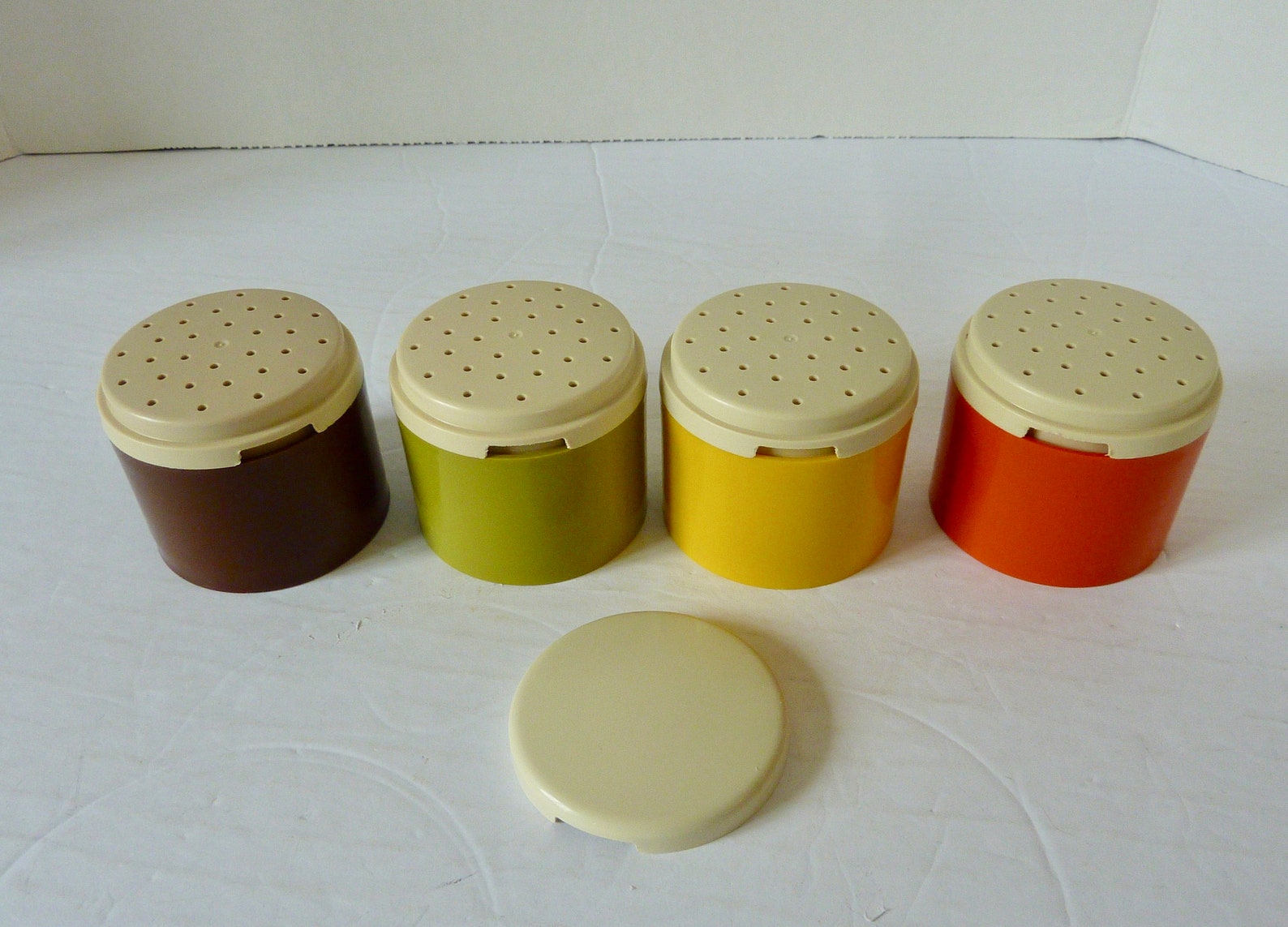 Vintage Retro Tupperware Stackable Spice Shakers #1308 in Harvest ...