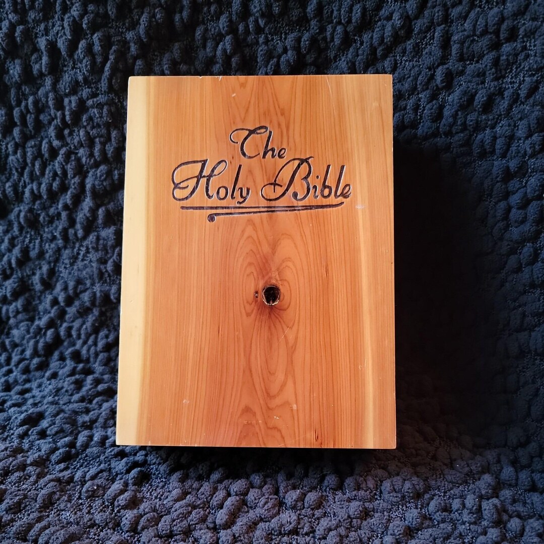 Vintage Holy Bible Prince of Peace Moose Lodge Mem. in Cedar Box ...