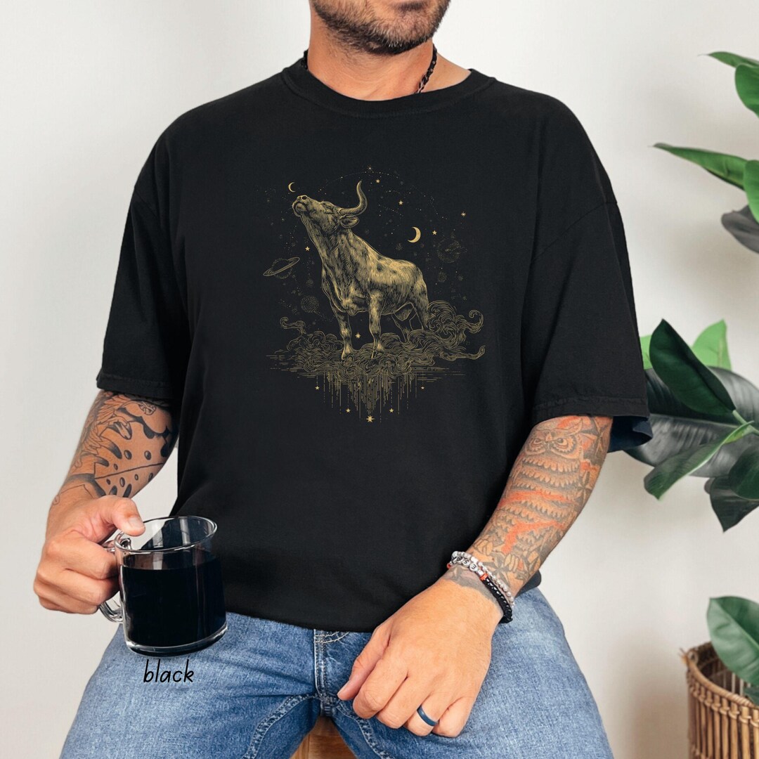 Celestial Cow Comfort Colors Tee: Cow Howling at Moon Weirdcore Cosmic ...