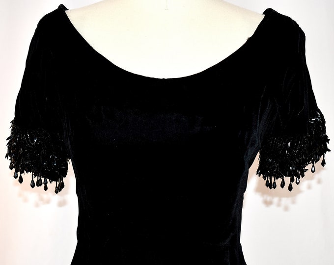 Vintage 1980s Simple Elegant Black Velvet Fit and Flare Ballet Neckline ...