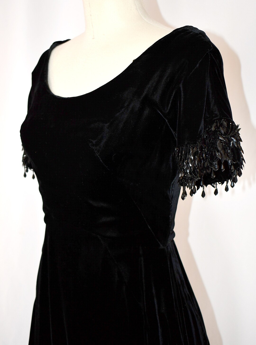 Vintage 1980s Simple Elegant Black Velvet Fit and Flare Ballet Neckline ...
