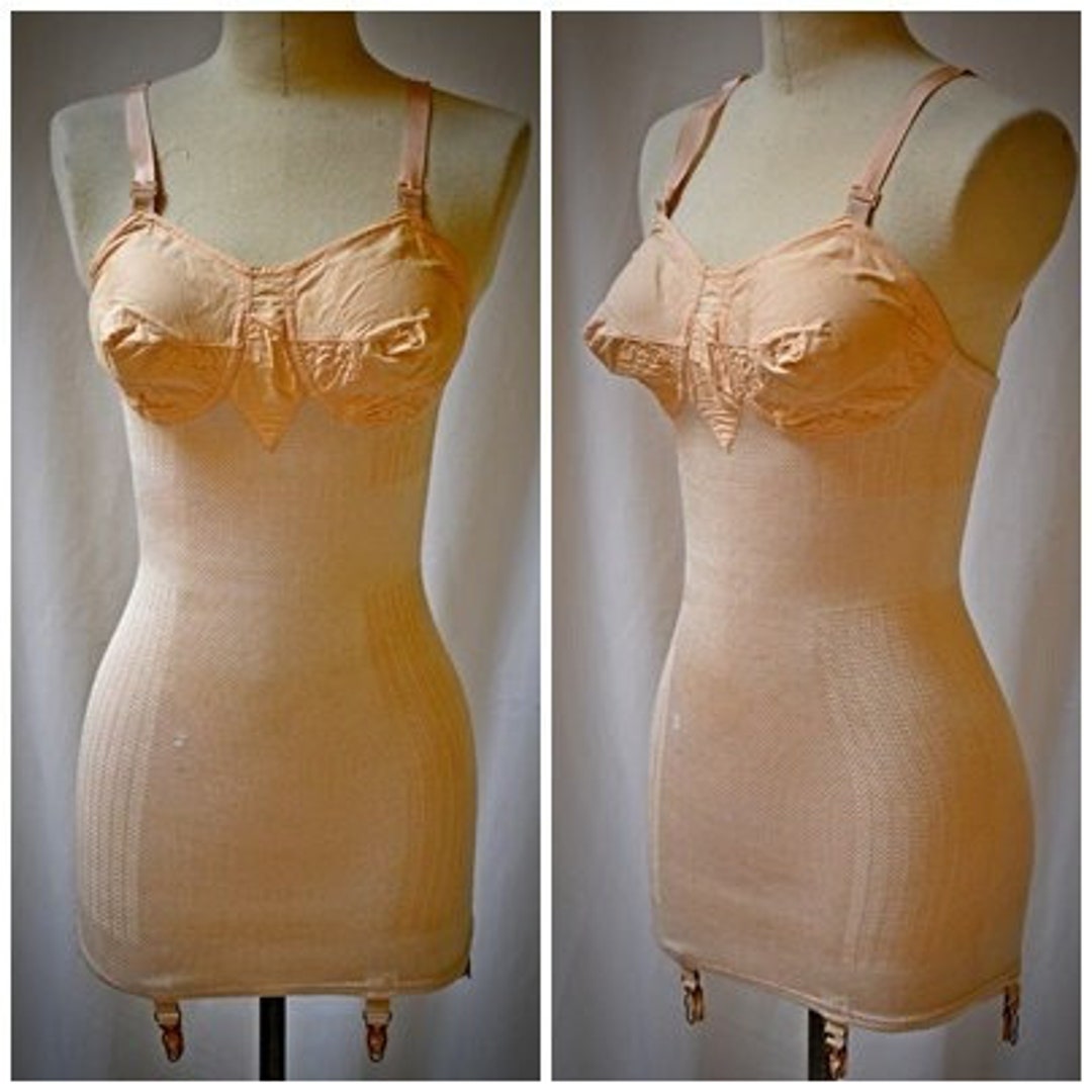 Vintage 1940s Heavy Peach Cotton Knit Elastic One Piece Bullet Bra Open ...