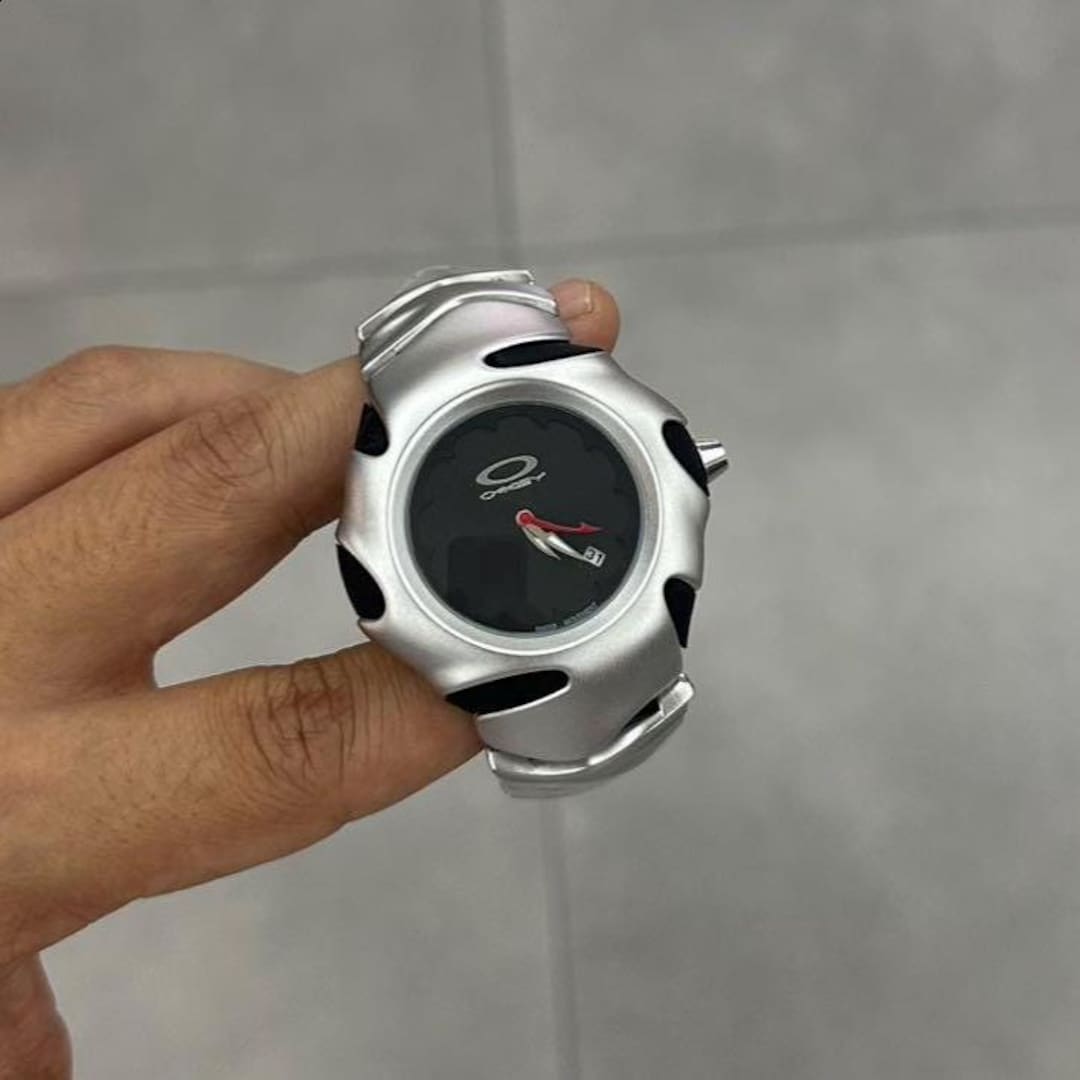Oakley Timebomb Watch – Iconic Futuristic Design, Rare Collectible Men ...