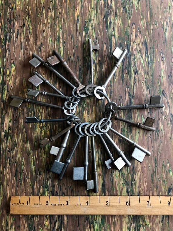 18 Vintage Interesting Skeleton Metal Keys Ready to Be - Etsy