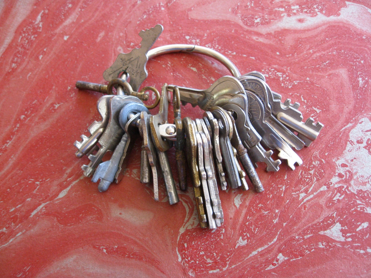 27 Vintage Interesting Small Metal Keys Ready to Be Repurposed | Etsy