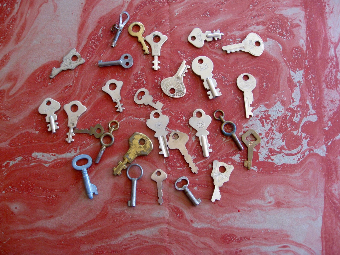 27 Vintage Interesting Small Metal Keys Ready to Be Repurposed | Etsy
