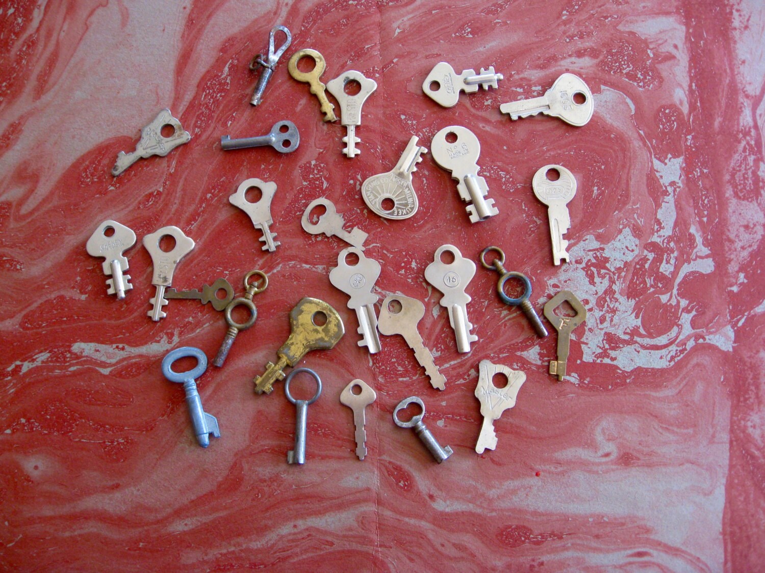 27 Vintage Interesting Small Metal Keys Ready to Be Repurposed | Etsy