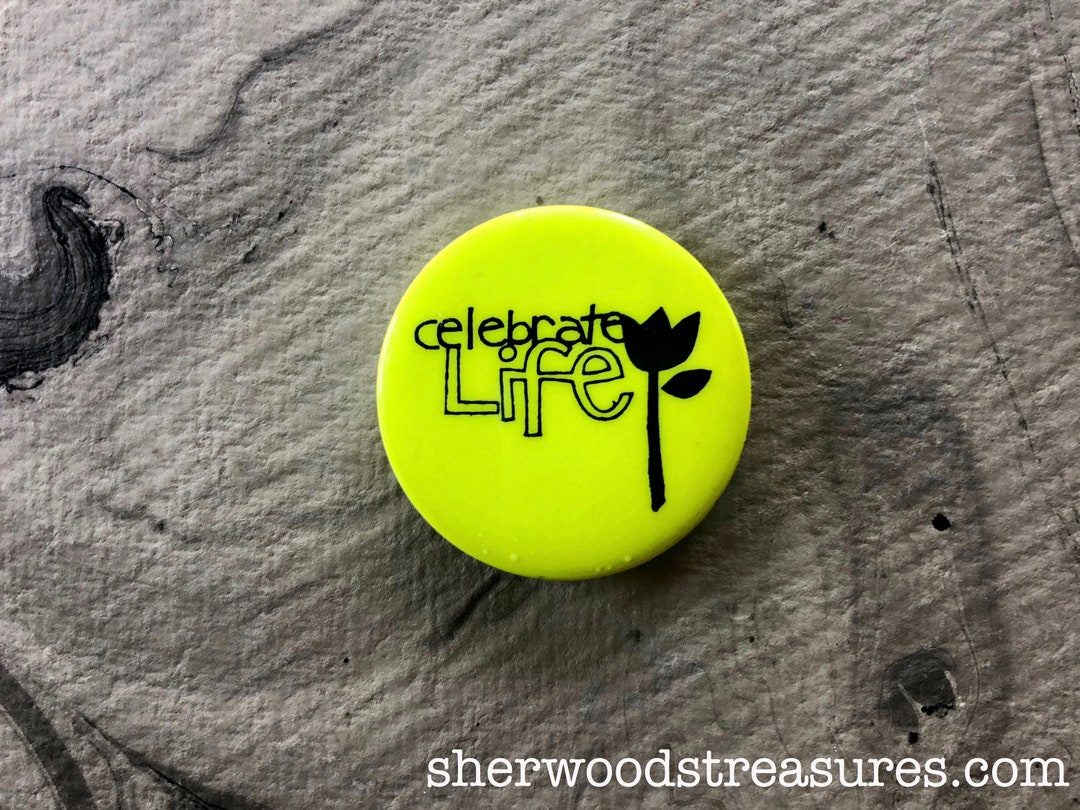 El botón hippie pinback de los años 60 celebra la vida original de los ...