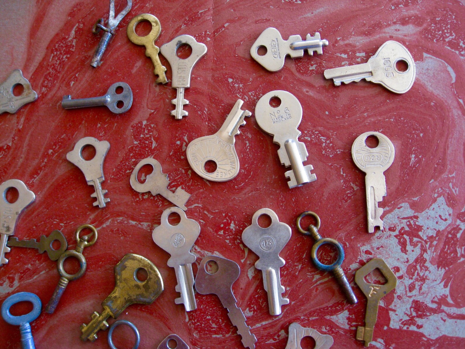 27 Vintage Interesting Small Metal Keys Ready to Be Repurposed | Etsy