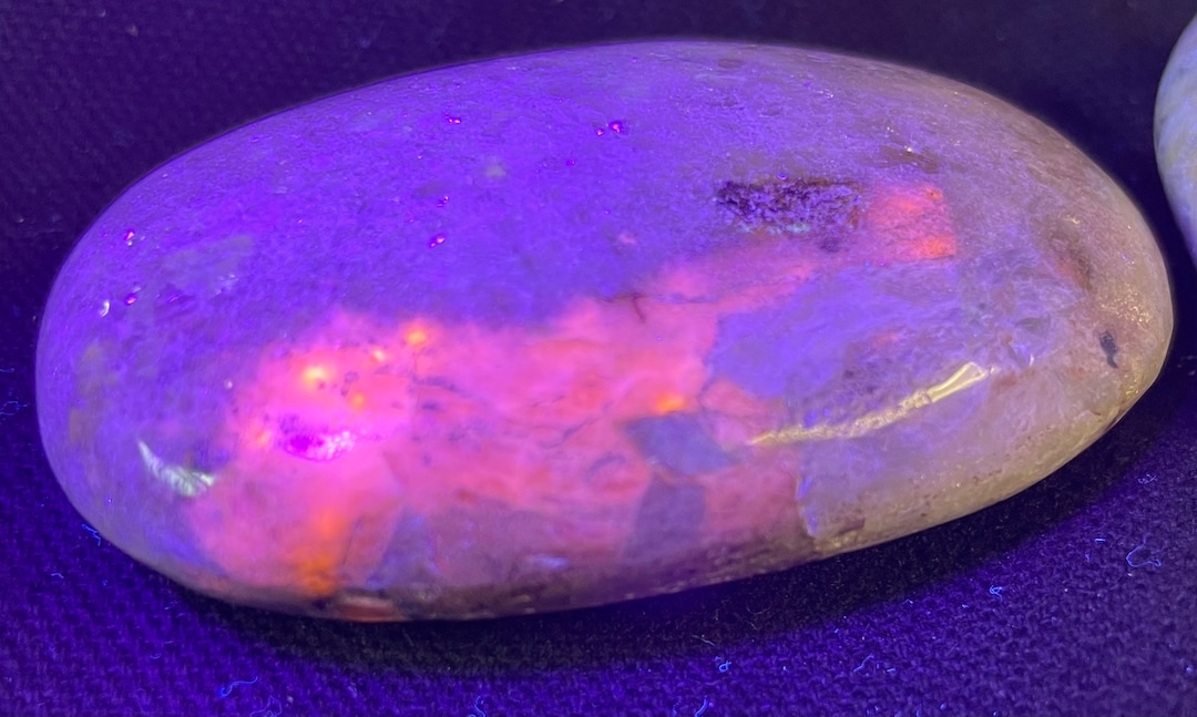 UV Reactive Hackmanite Palm Stones - Etsy