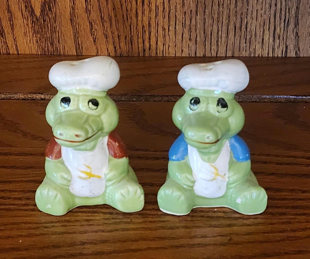 Vintage Alligator Chef Salt & Pepper Shakers - Etsy