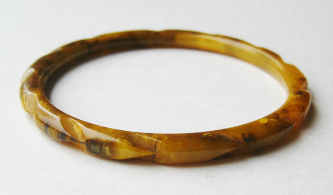 Vintage 40s Carved Caramel Mottled Yellow Butterscotch Bakelite Bangle ...