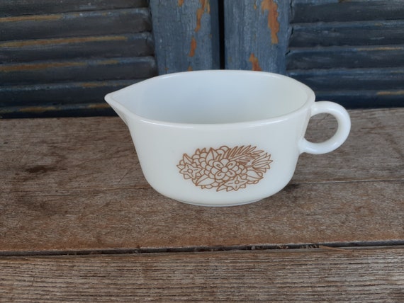 Vintage Pyrex Woodland Gravy / Sauce Boat Woodsy Flower - Etsy