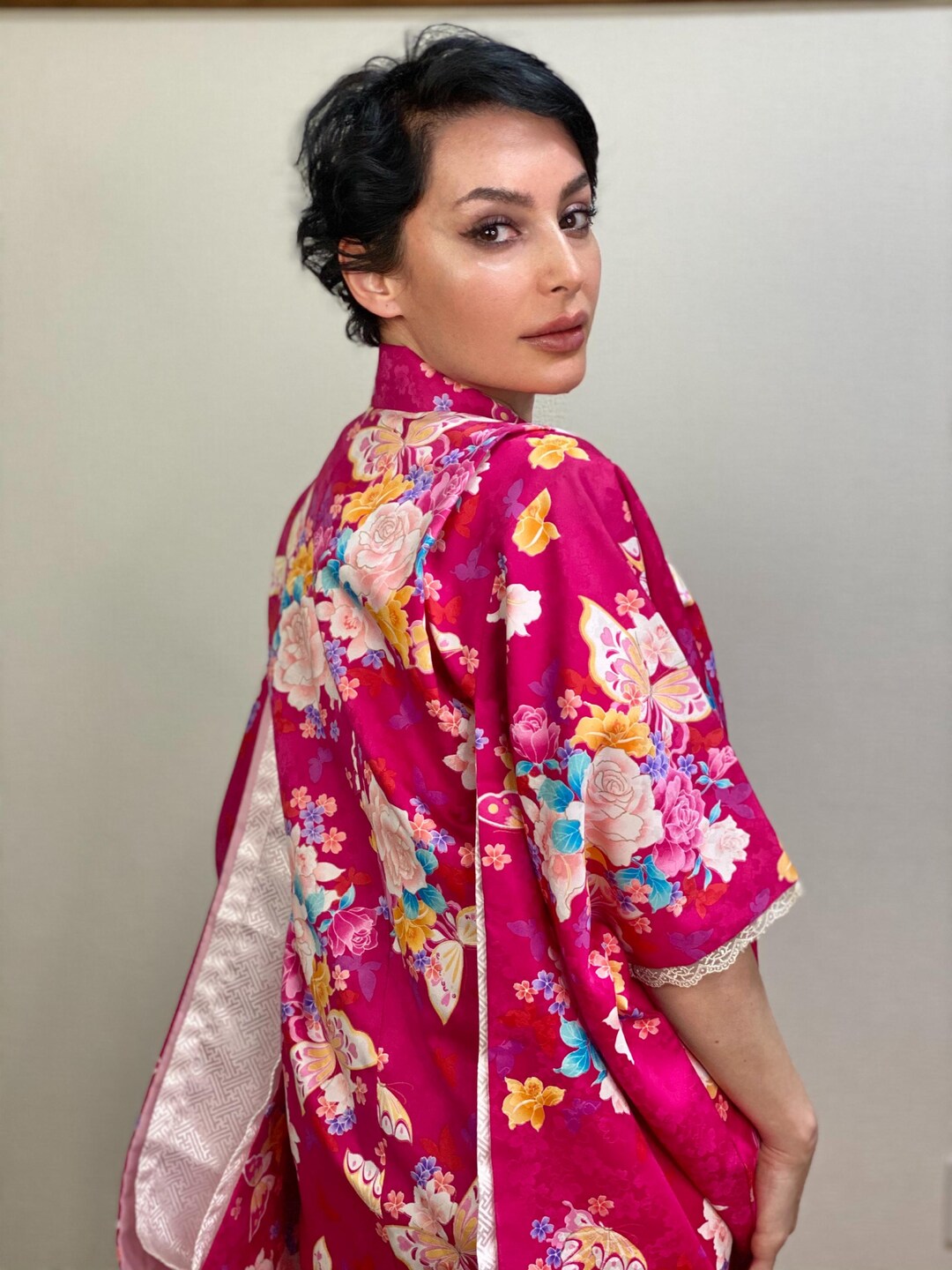 Vintage Japanese Ravishing Pink Floral Kimono | Bright Japanese Silk ...